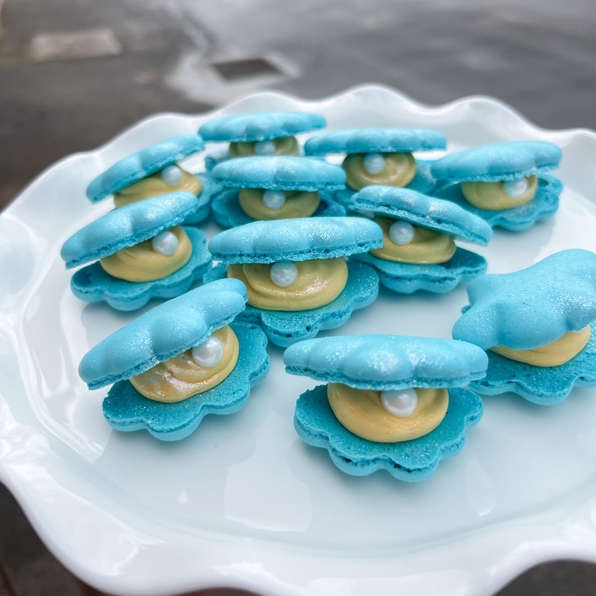 Shell Shaped Macarons (12) | Yarra Valley Cake Company